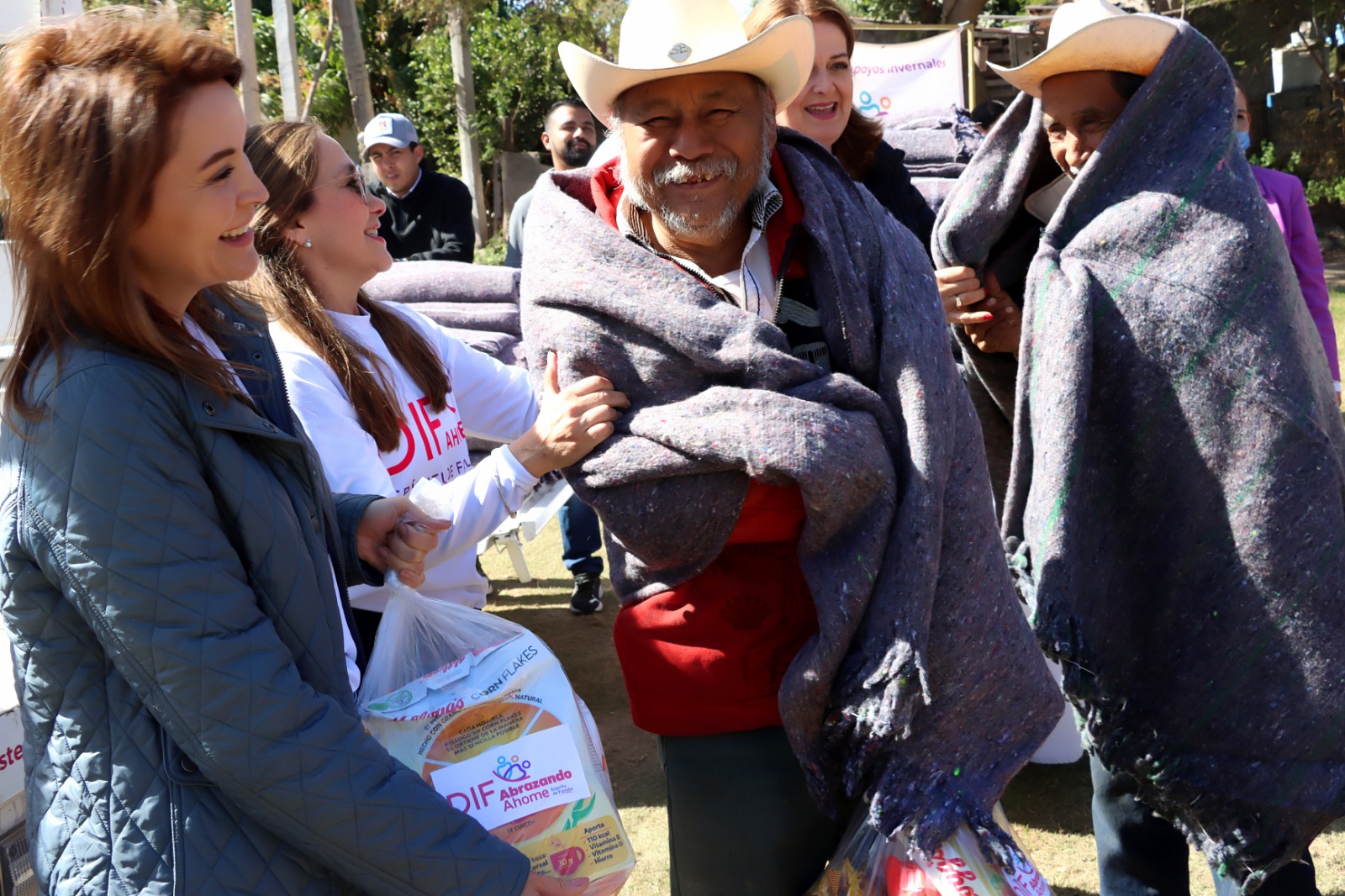 Intensifica DIF Ahome entrega de cobijas y despensas en comunidades rurales | Los Noticieristas