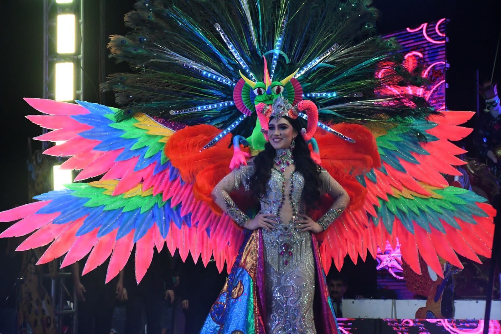 Janeth Parra recibe cetro y corona como Reina del Carnaval Guamúchil ...