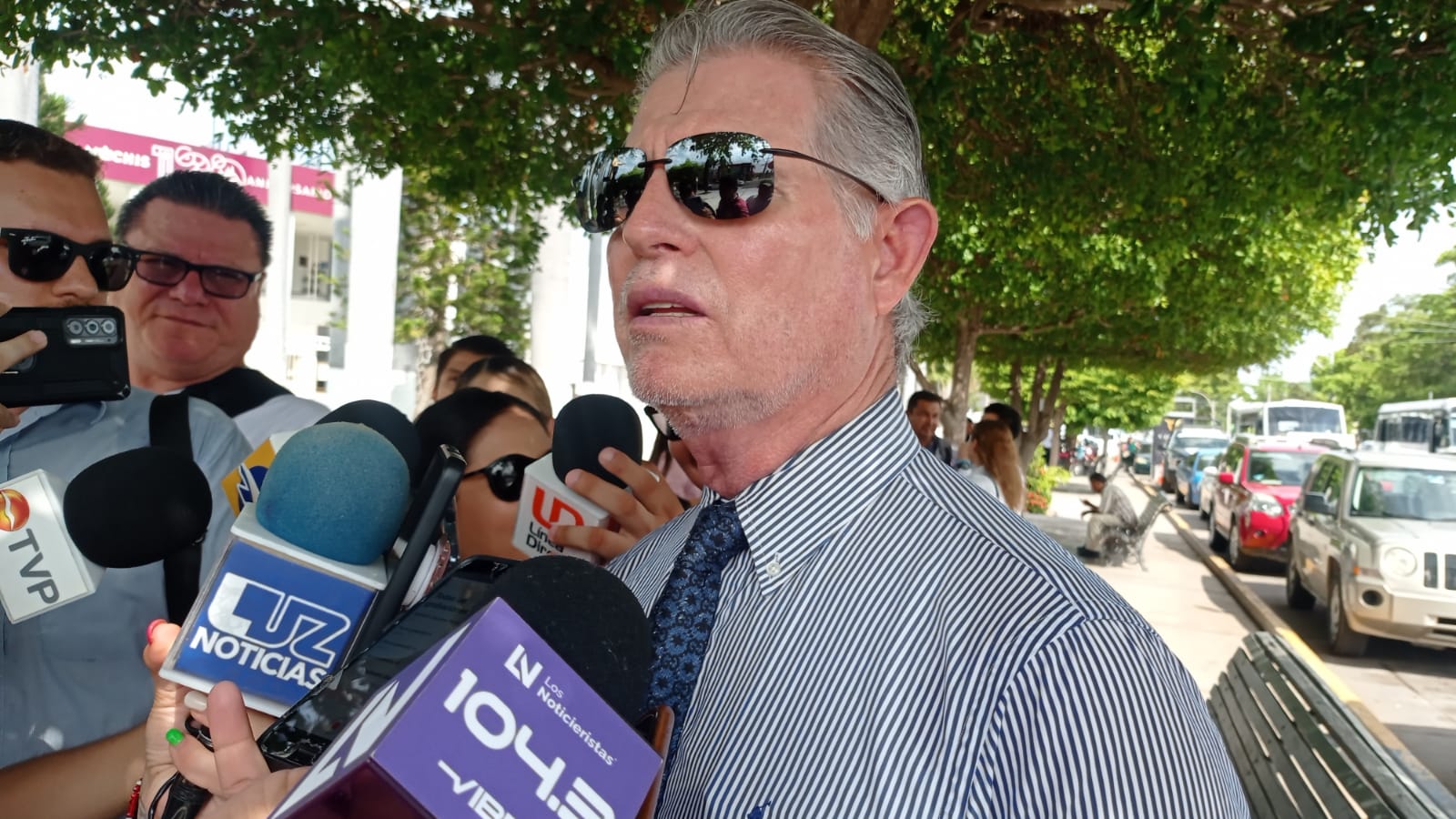 Que se preocupen aquellos que anda fuera de la ley; lo de la florería ...