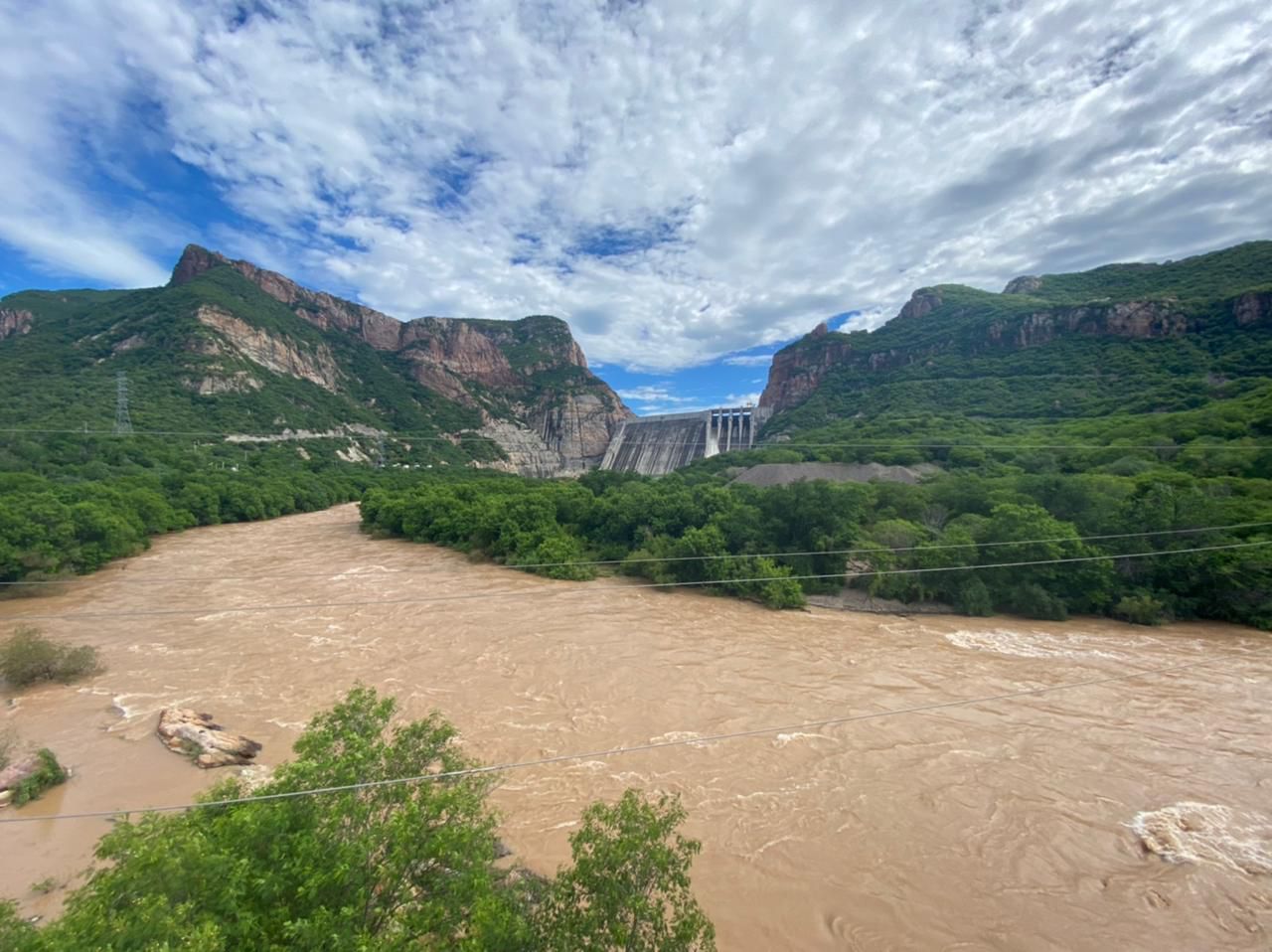 VIDEO | Inicia desfogue de la presa Huites; ya estaba a punto de llegar ...