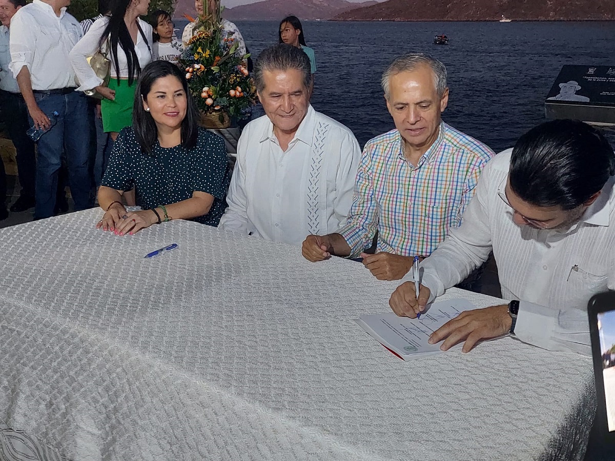 Firman en Ahome iniciativa para instituir el Día de la Banda Sinaloense ...