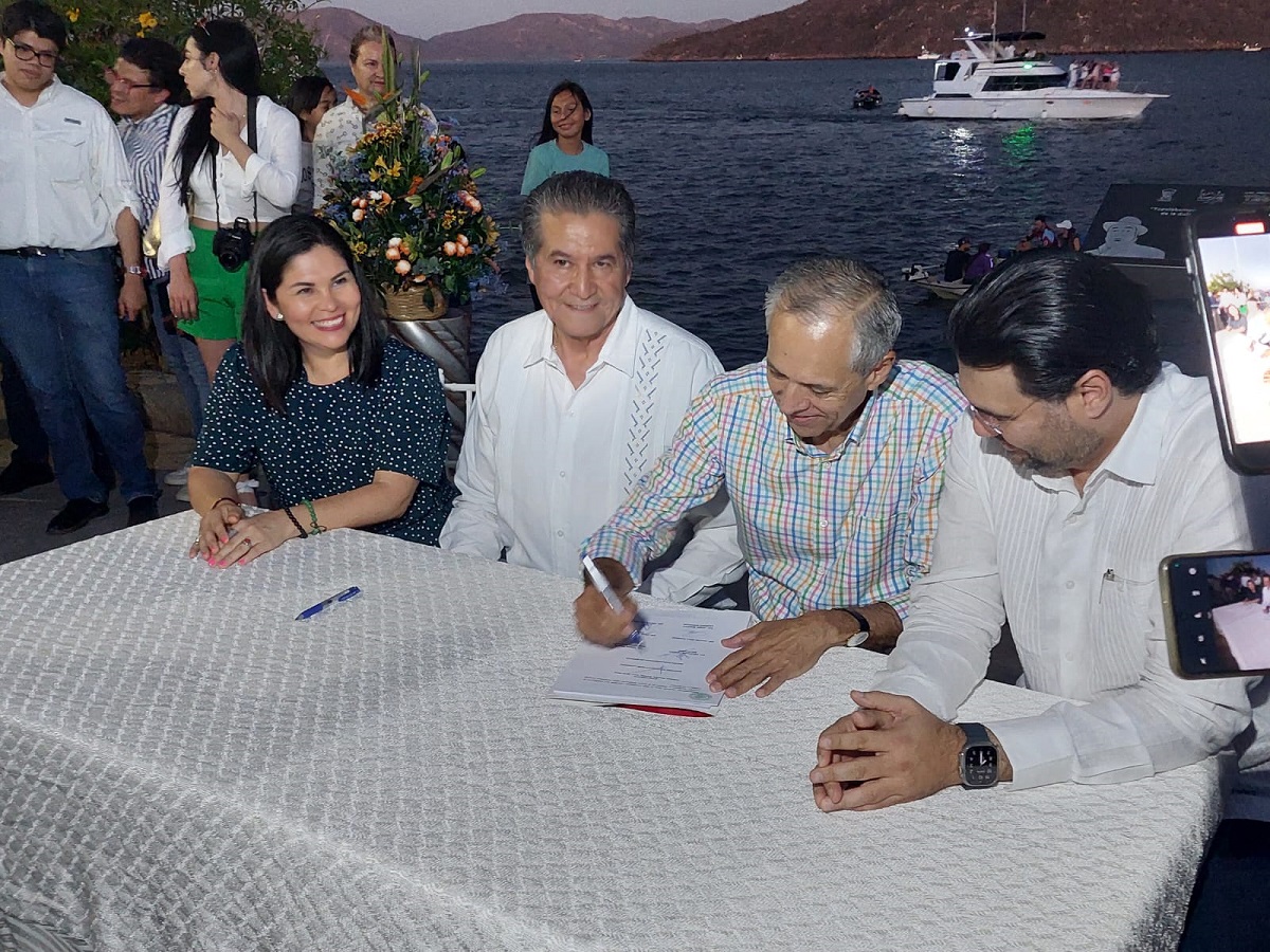 Firman en Ahome iniciativa para instituir el Día de la Banda Sinaloense ...