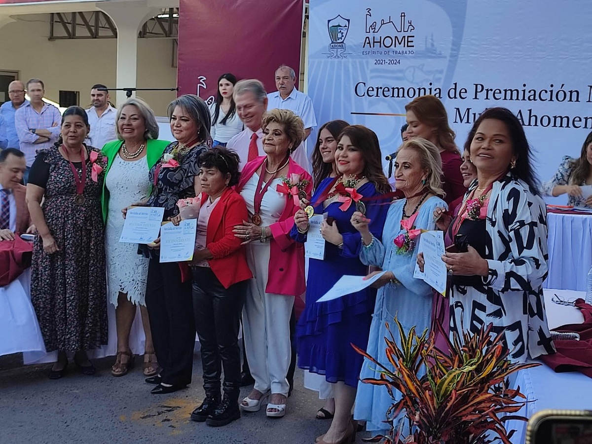 Distinguen a ocho mujeres de Ahome con la medalla Lore de la Vega | Los ...